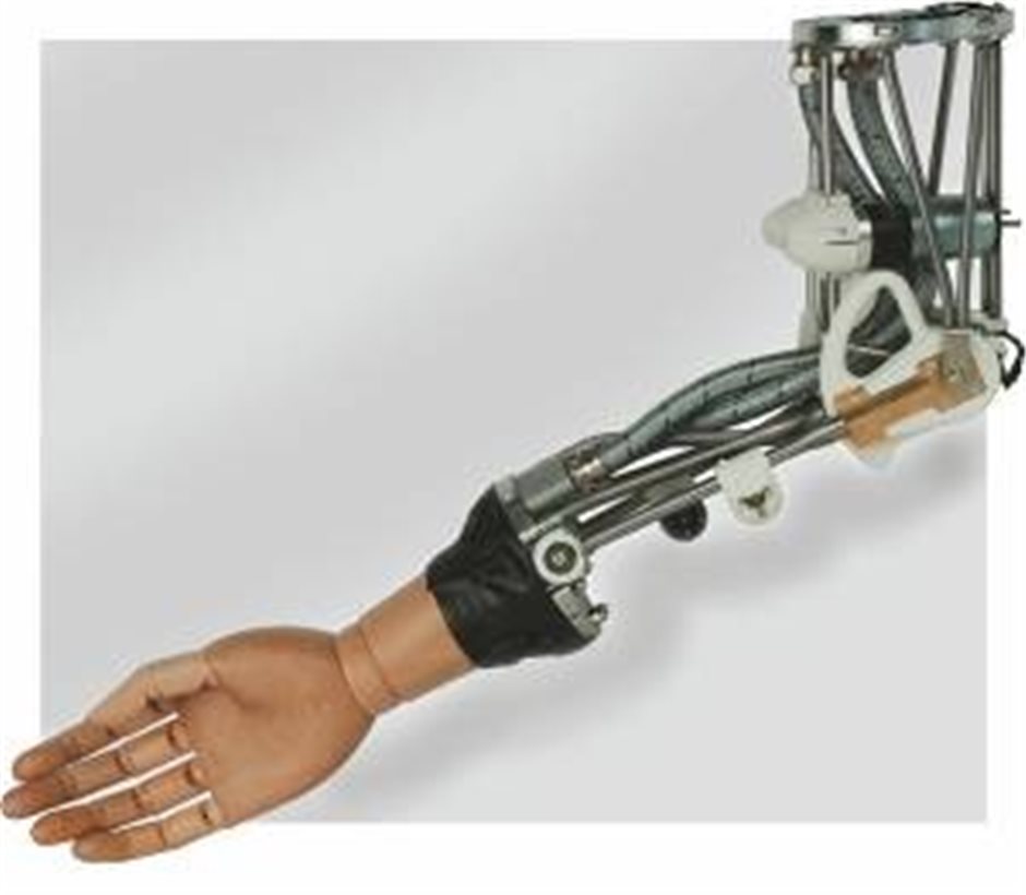 Ellbogen mit technischen Muskeln