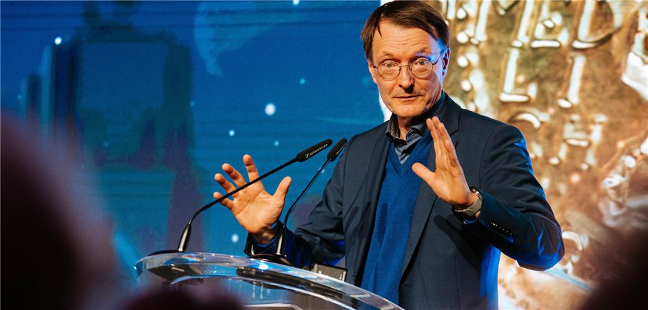 Lauterbach sorgt für Schrecksekunde beim Charity Award