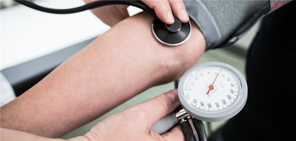 Blutdruckmessung rechts oder links? Das hat therapeutische Konsequenzen