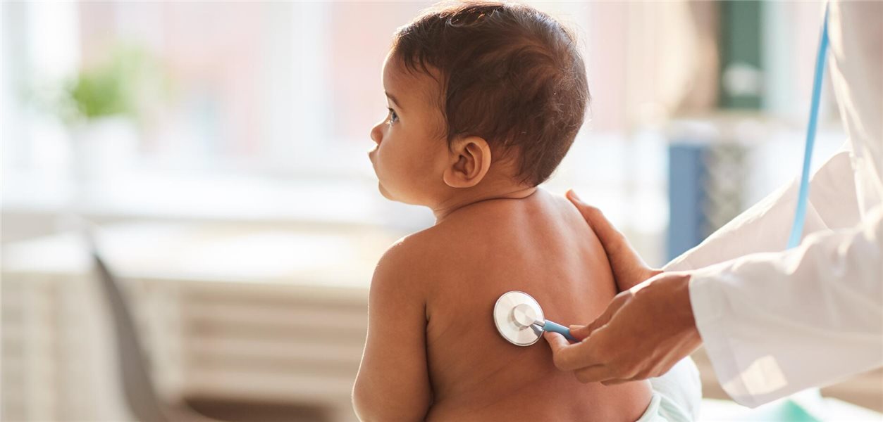 RSV-Infektion: Ziresovir verringert Bronchiolitis-Symptome bei Kindern