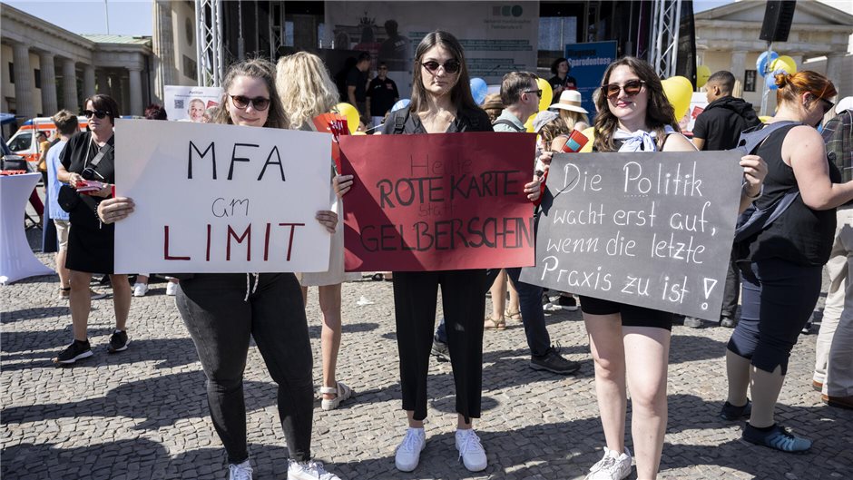 Großer MFA-Protest in Berlin: „Keiner unterstützt und hilft einem“