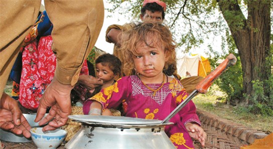 "Die Menschen in Pakistan brauchen Essen, Essen, Essen, Essen und ...